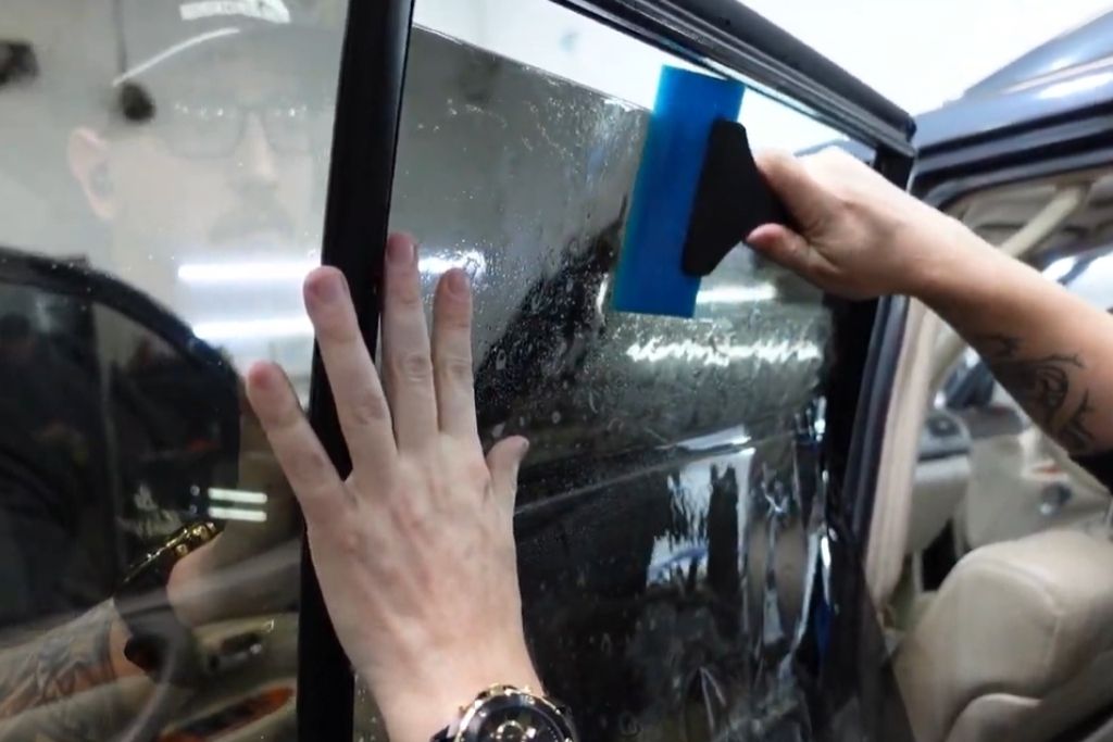 Window Tint Replacement in Surprise, AZ | Warning Signs